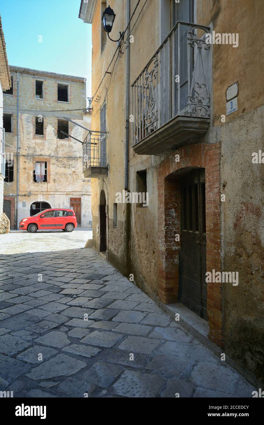 Narrow red brick house hi-res stock photography and images - Alamy