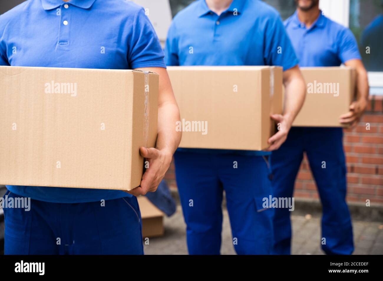 Moving truck hi-res stock photography and images - Alamy