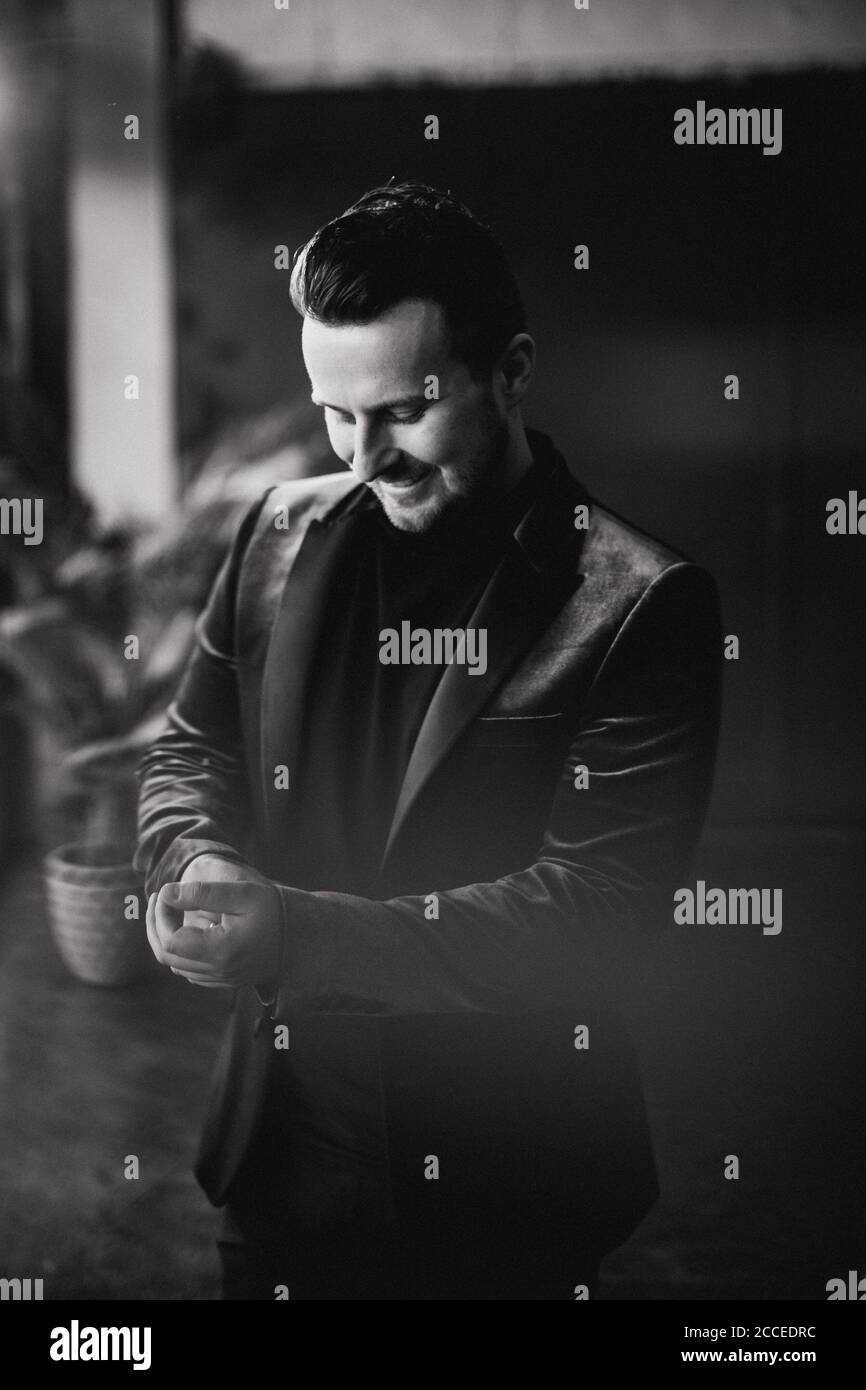 Groom suits hi-res stock photography and images - Alamy