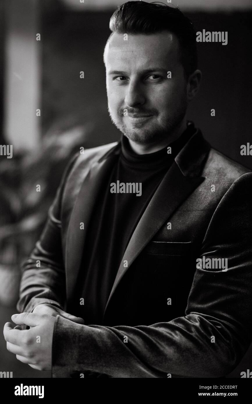 Groom suits hi-res stock photography and images - Alamy