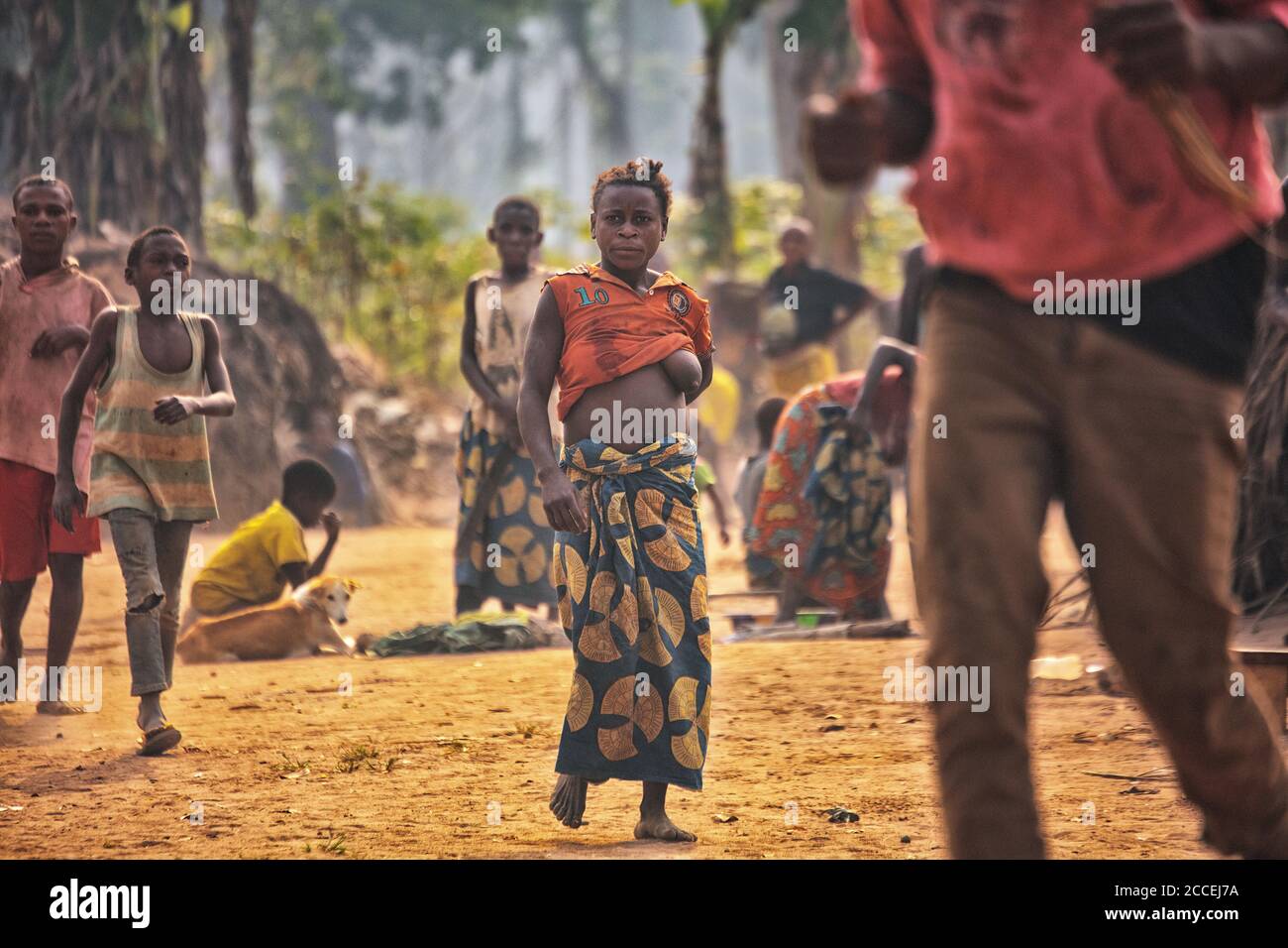 Baka pygmy woman hi-res stock photography and images - Alamy