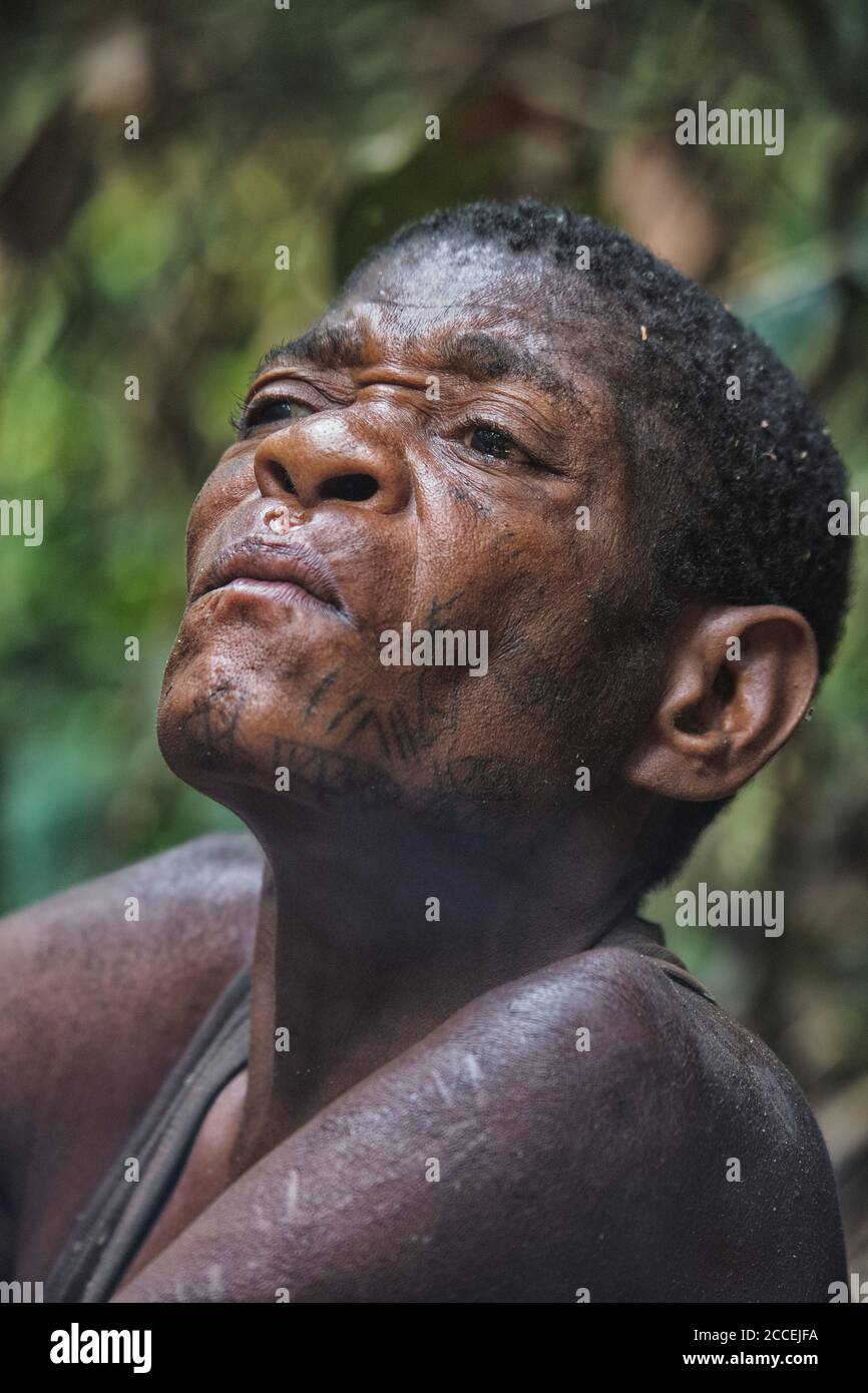 Baka pygmy man hi-res stock photography and images - Alamy
