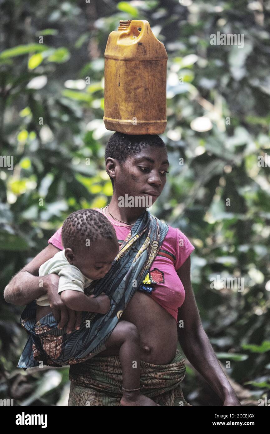 Pygmy tribe in the Dzanga-Sanha Forest Reserve, Central African ...