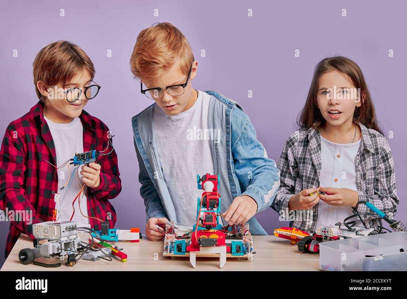 Assemble constructions hi-res stock photography and images - Alamy