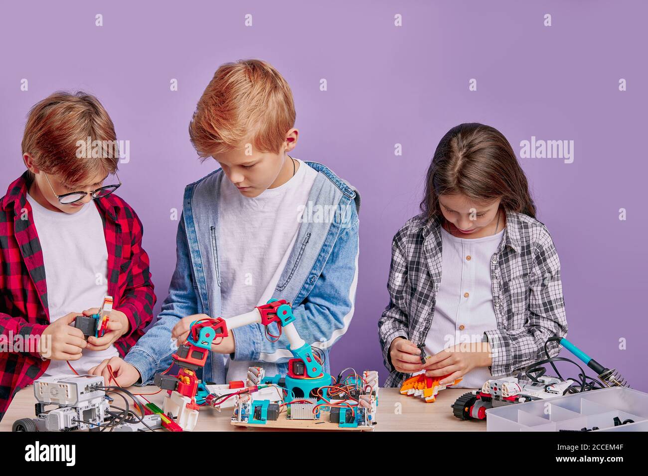 Assemble constructions hi-res stock photography and images - Alamy