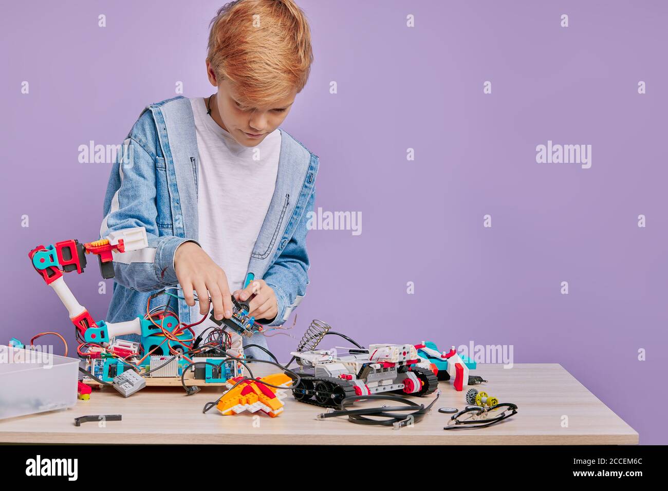 Boy assembling robot table hi-res stock photography and images - Alamy