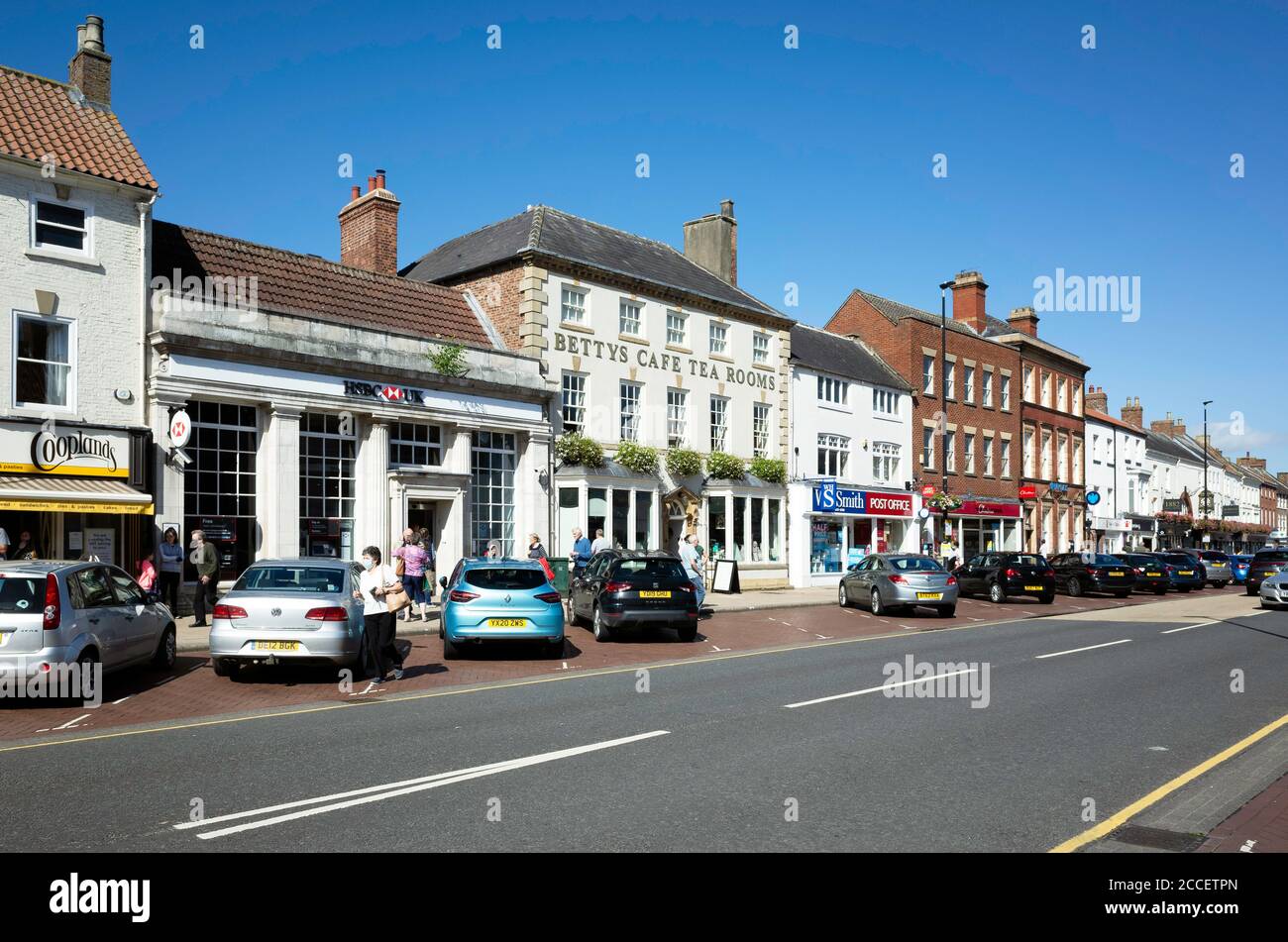 Side street pavement hi-res stock photography and images - Alamy