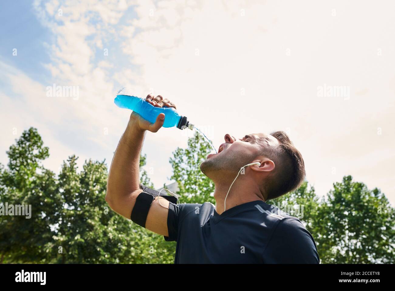 Drink hydrate athlete male hi-res stock photography and images - Alamy