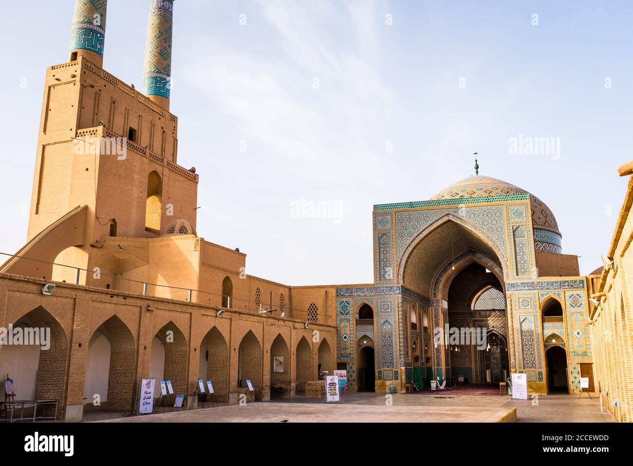 Inner courtyard of a mosque hi-res stock photography and images - Alamy