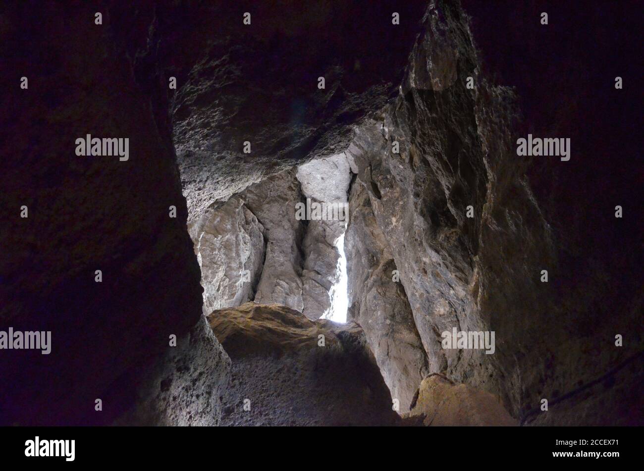 Areni 1 hi-res stock photography and images - Alamy