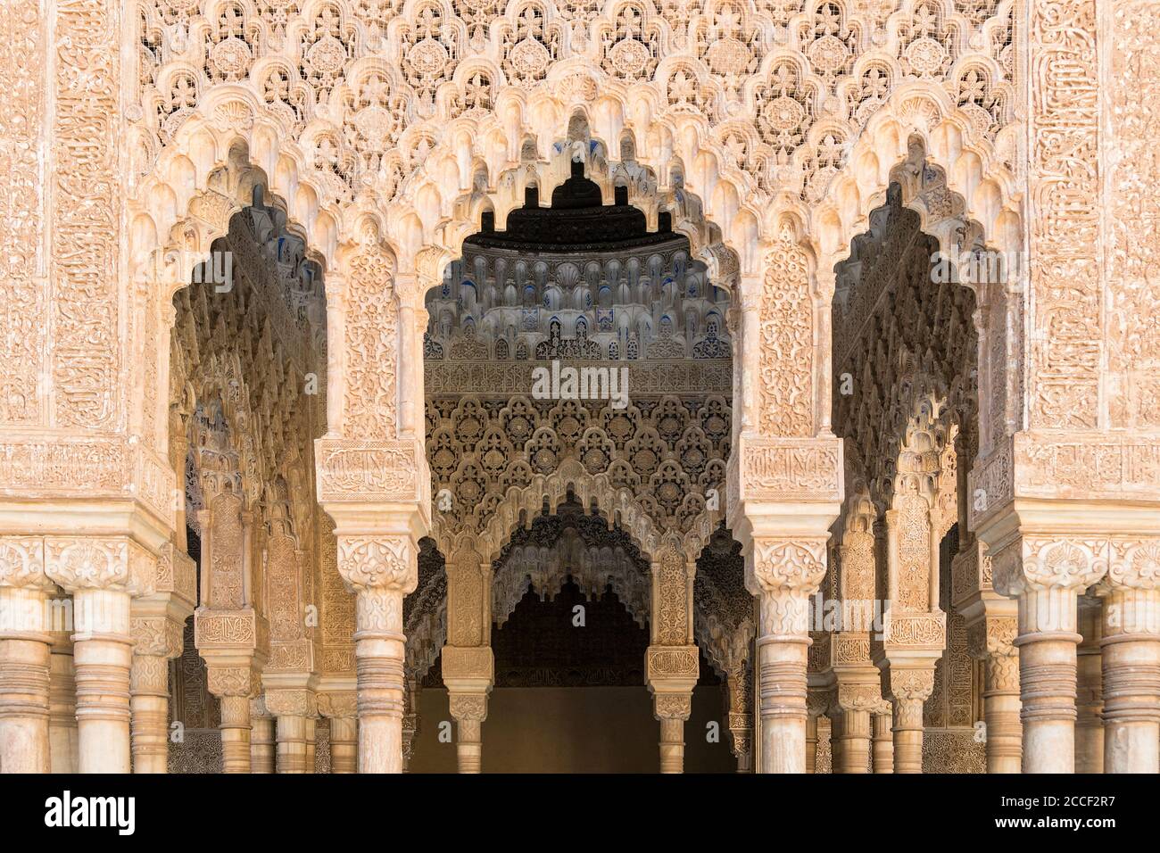 Spain, Granada, Alhambra, Palacios Nazaries, Patio de los Leones ...
