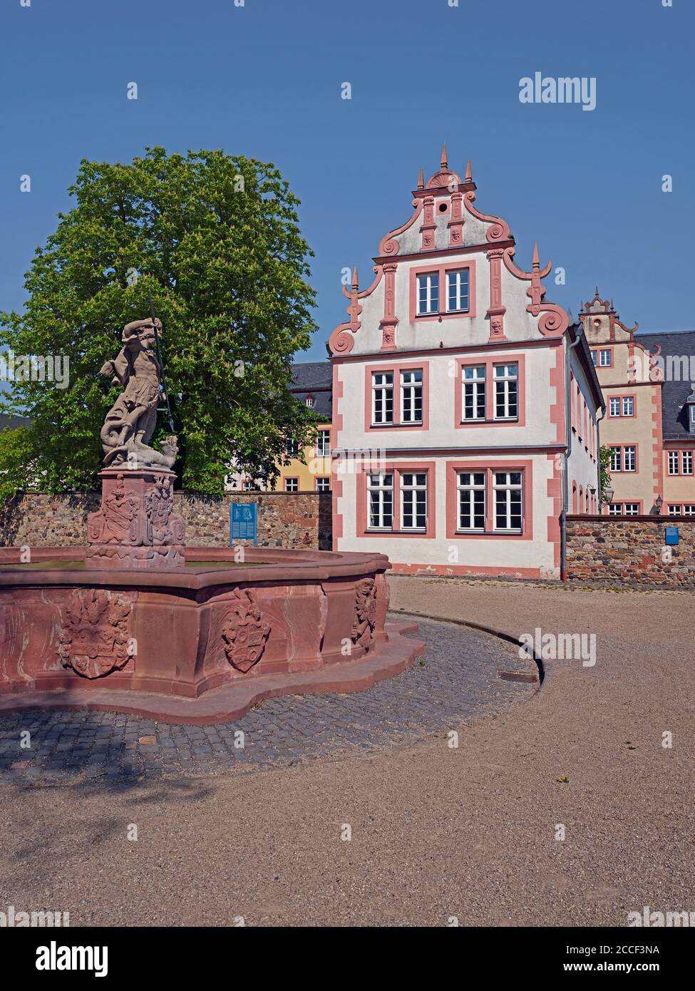 St. Georgsbrunnen, castle in Friedberg Castle, Hesse, Germany Stock ...