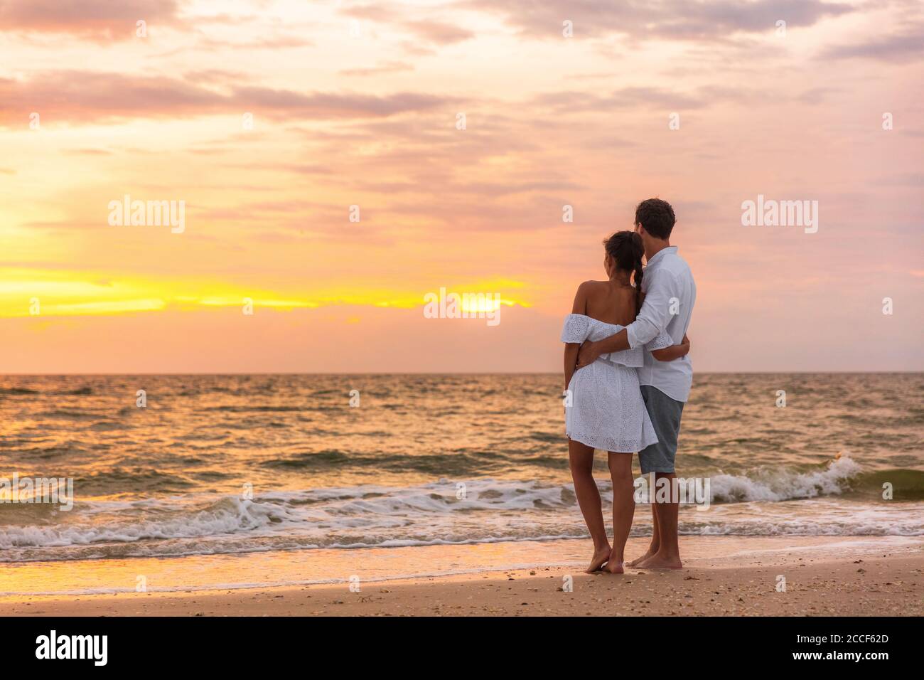 Lovers silhouettes hi-res stock photography and images - Alamy