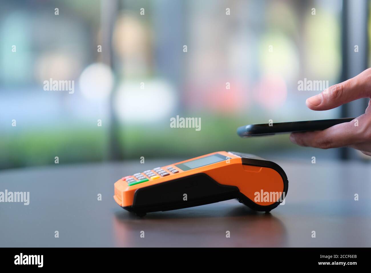 Pay at counter hi-res stock photography and images - Alamy