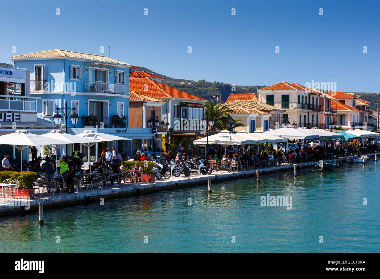 Coffee shops and restaurants in the harbour of Lefkada town, Greece ...