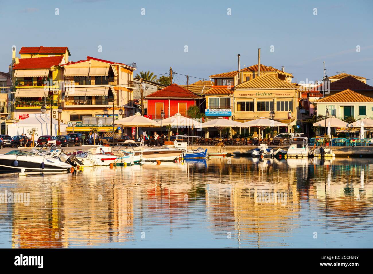 Coffee shops and restaurants in the harbour of Lefkada town, Greece ...