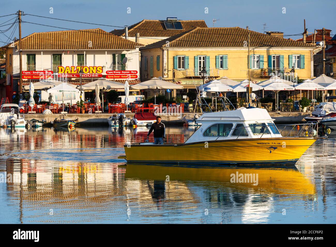 Coffee shops and restaurants in the harbour of Lefkada town, Greece ...