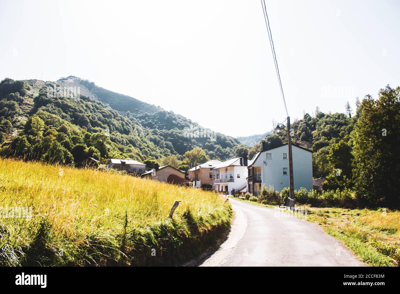 Rural town between mountains hi-res stock photography and images - Alamy