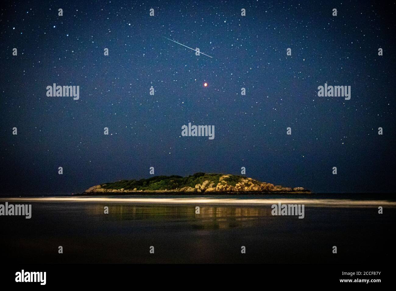 Shining torch light at stars hi-res stock photography and images - Alamy