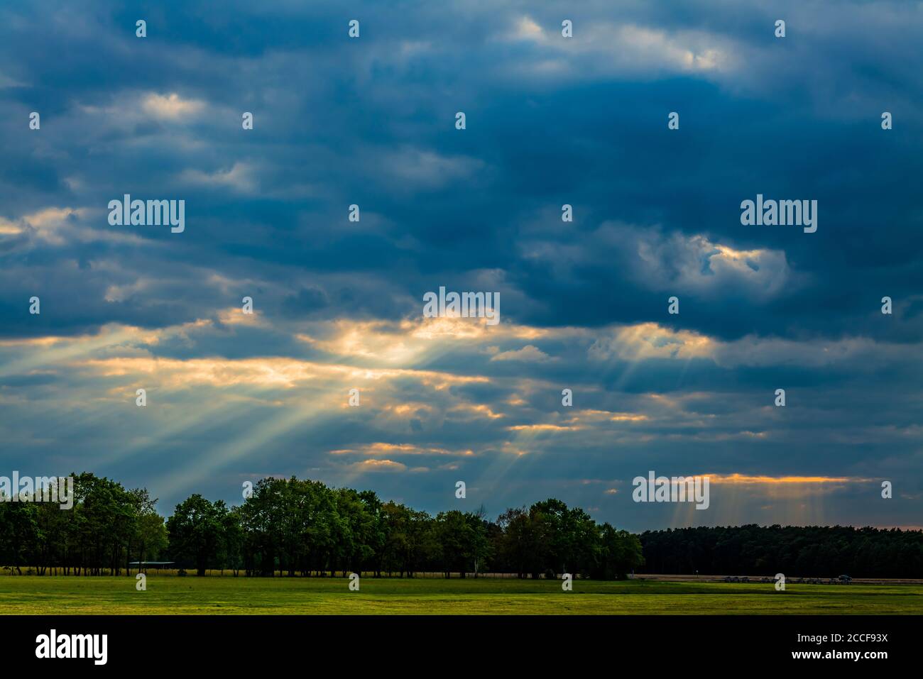 The rays of the sun just before sunset Stock Photo - Alamy