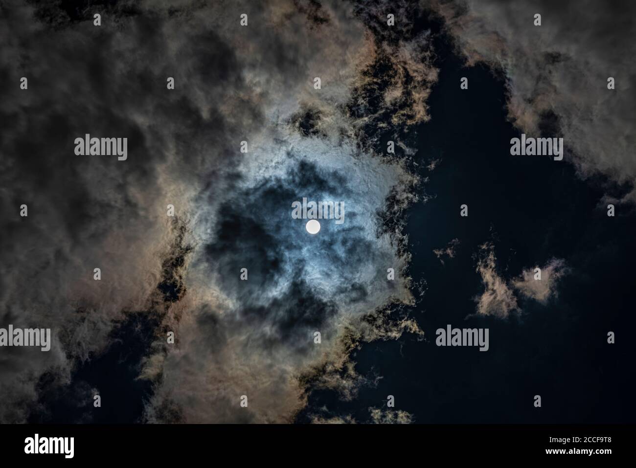 Noon sun hi-res stock photography and images - Alamy