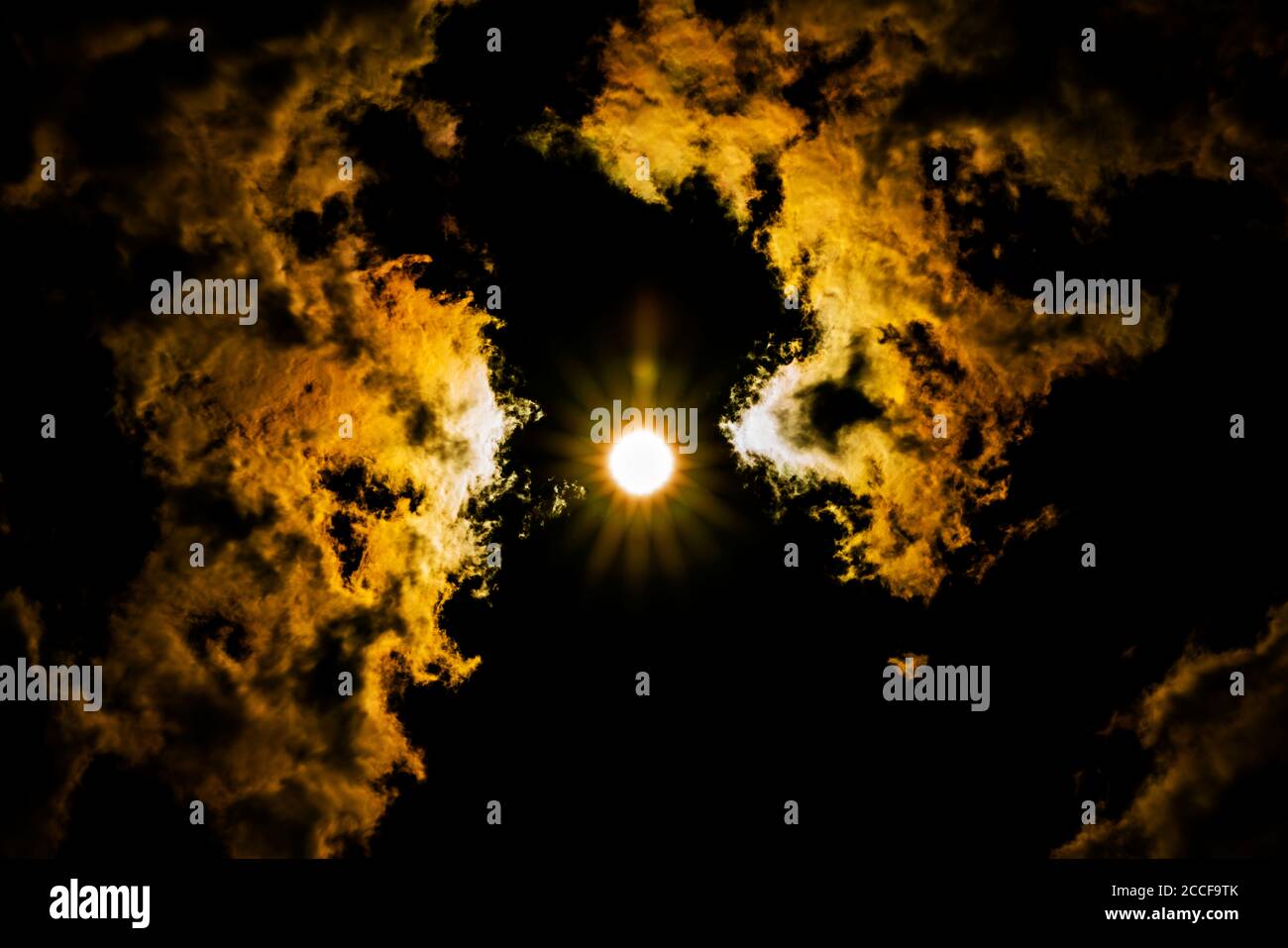 Noon sun hi-res stock photography and images - Alamy