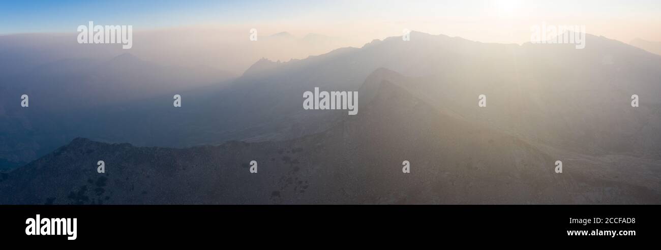 Sunrise greets the high elevation peaks in the Sierra Nevada Mountains ...