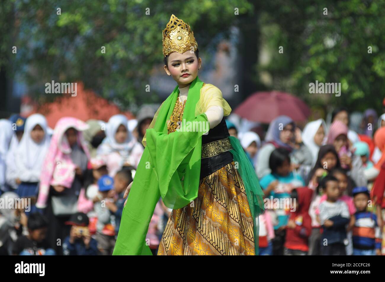 Festival tari topeng hi-res stock photography and images - Alamy