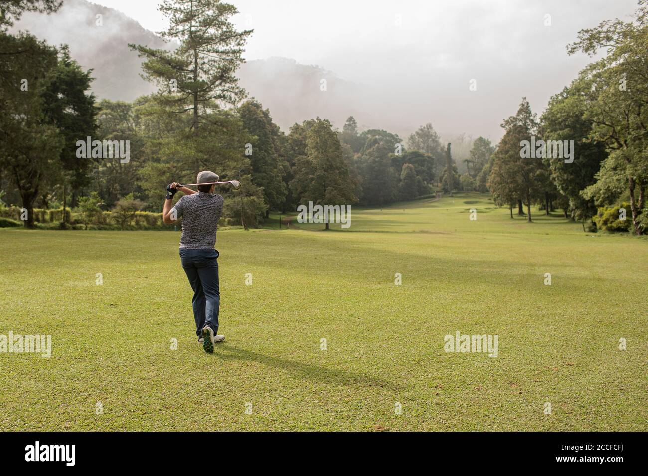 Person playing golf hi-res stock photography and images - Alamy