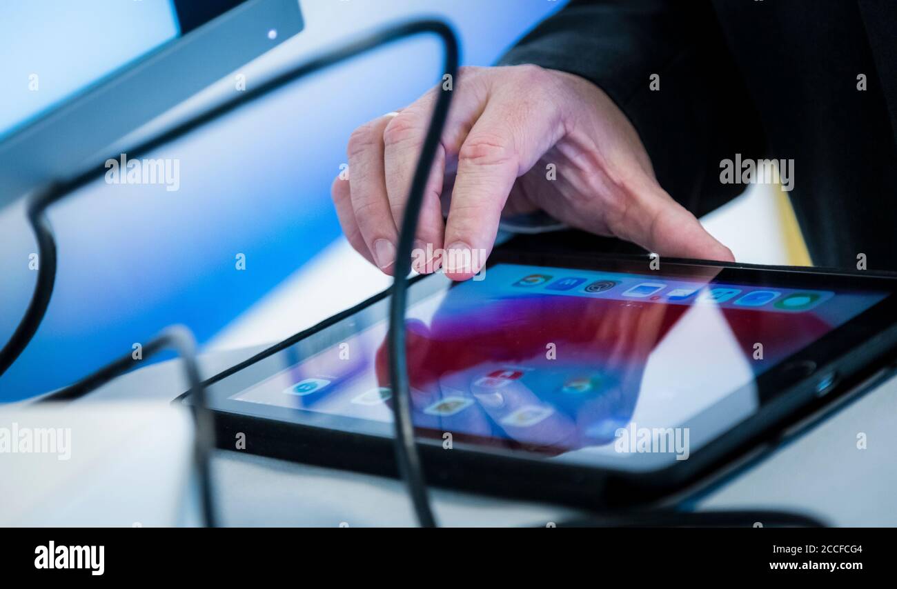 Work process hi-res stock photography and images - Alamy