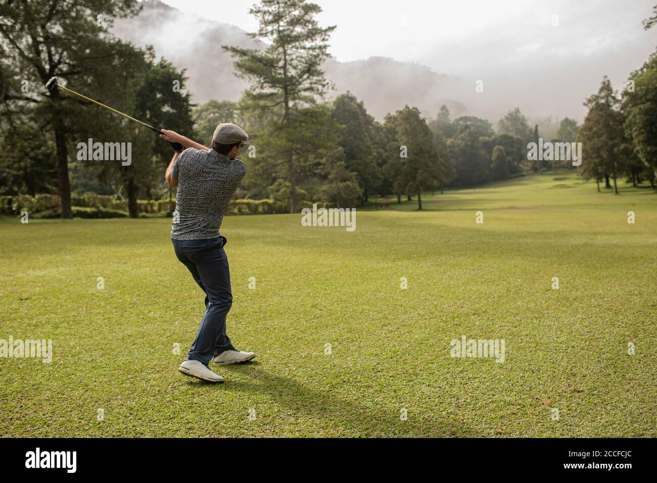Person playing golf hi-res stock photography and images - Alamy