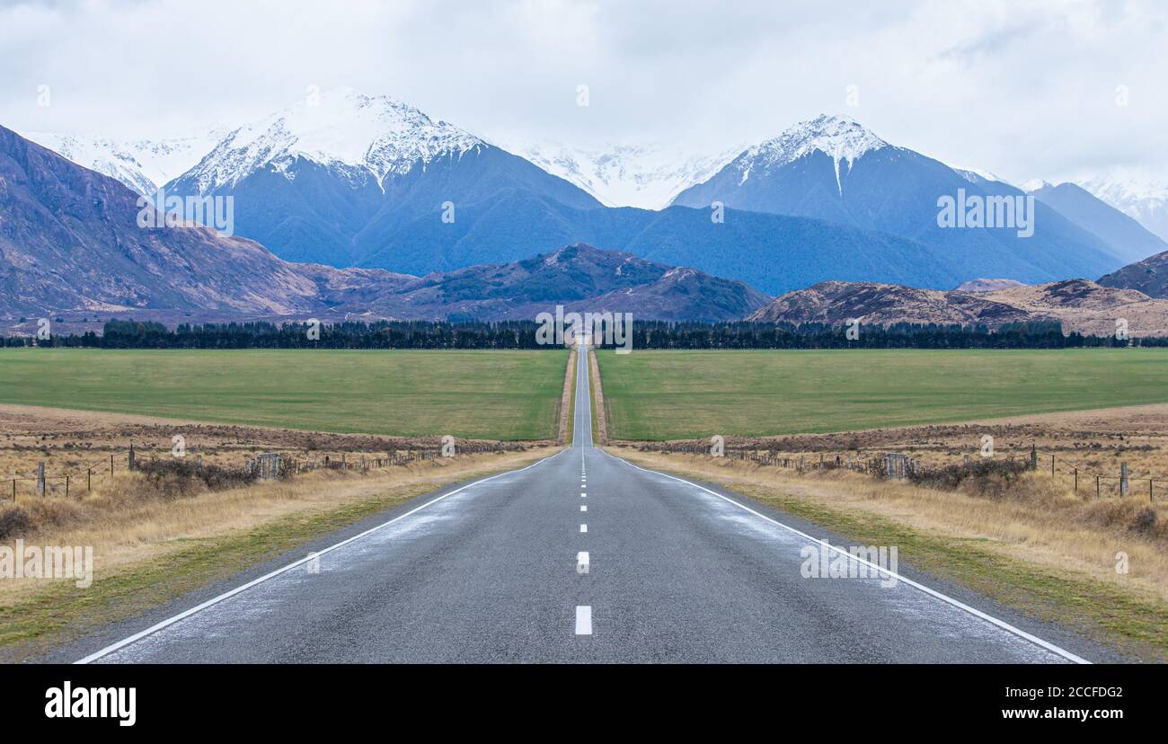 New zealand open road trip adventure hi-res stock photography and ...