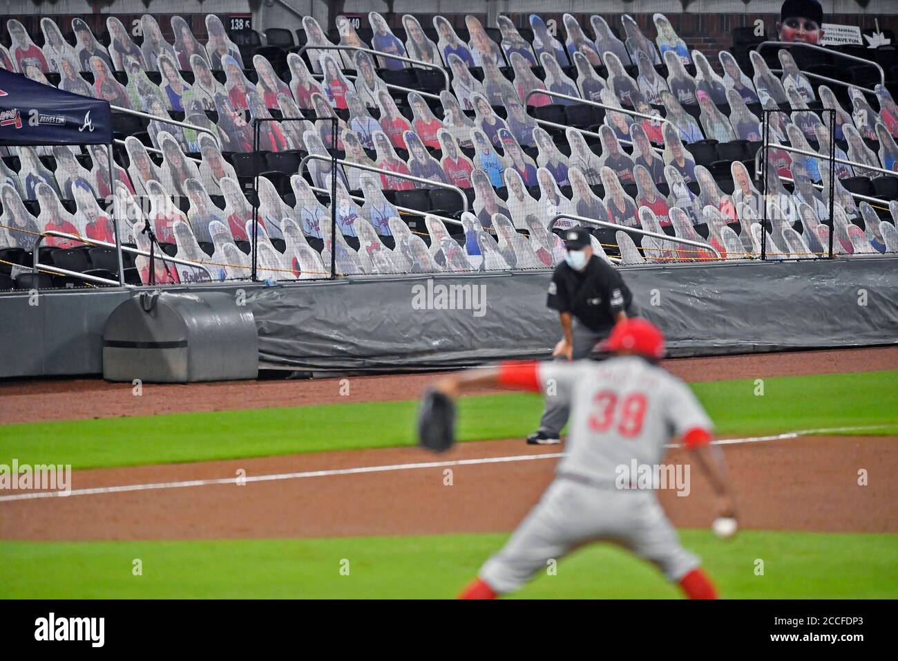 Cardboard cutouts fans hi-res stock photography and images - Alamy