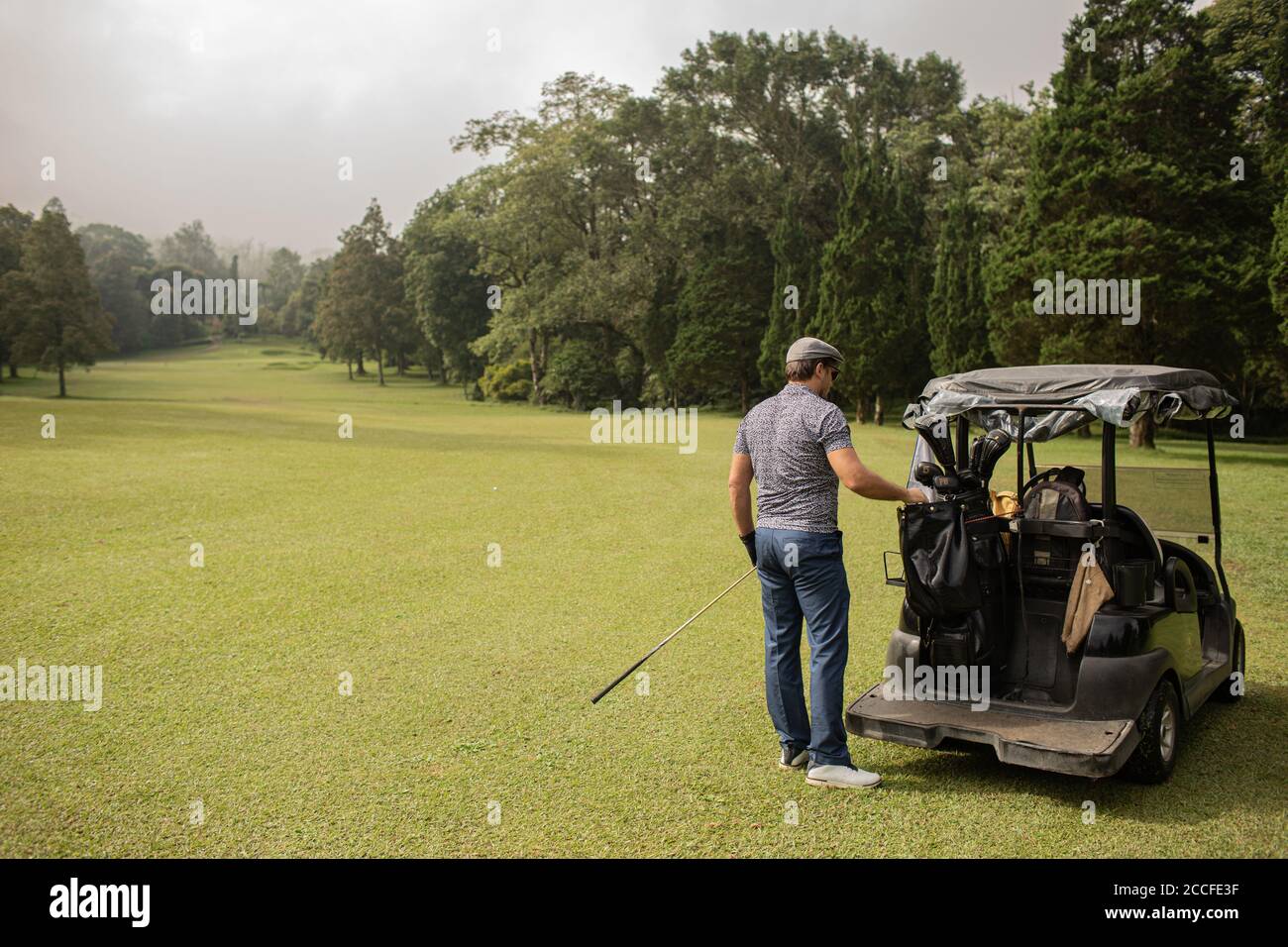 Tropical golf course person hi-res stock photography and images - Alamy