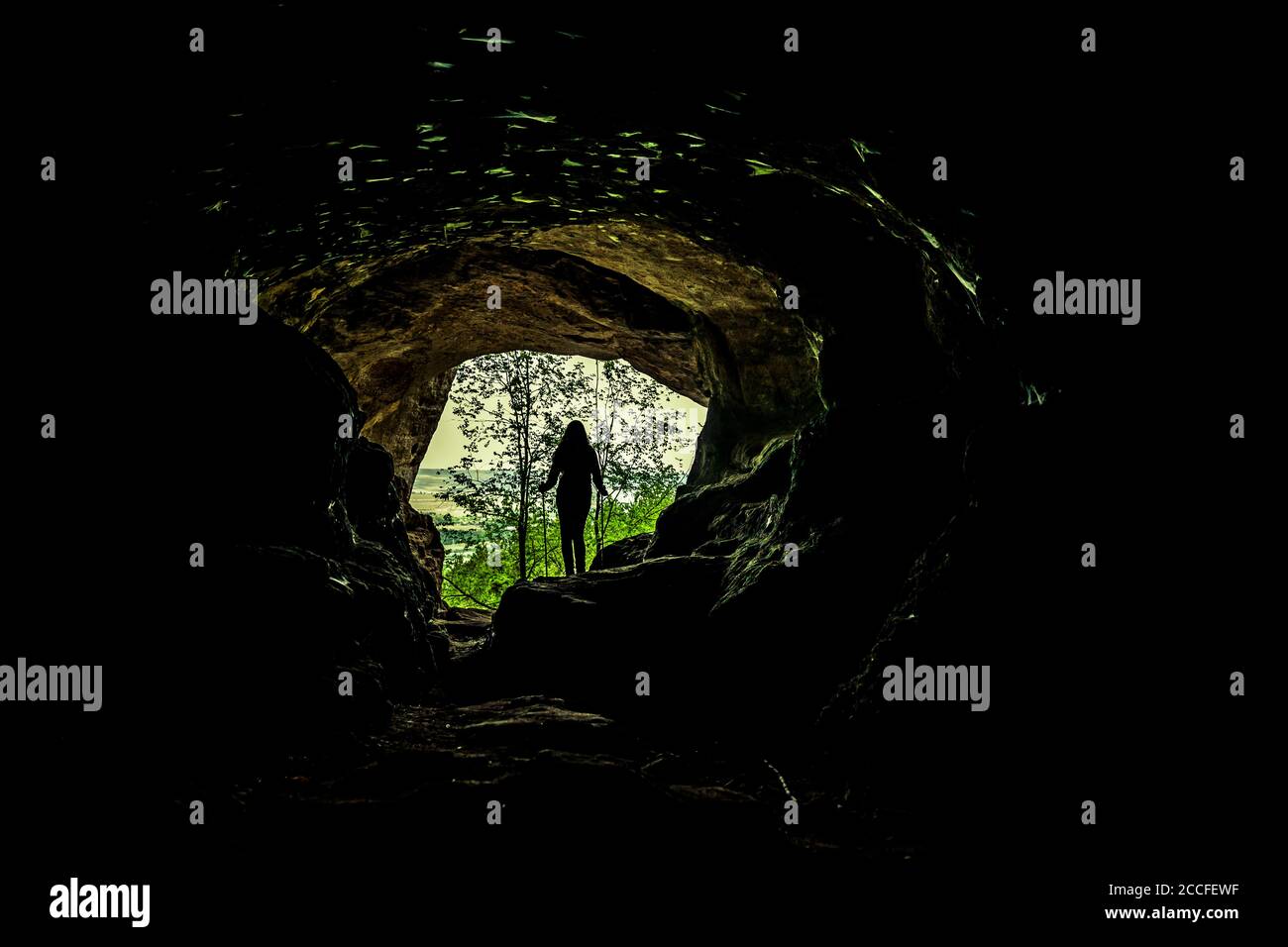 Cave silhouette hi-res stock photography and images - Alamy