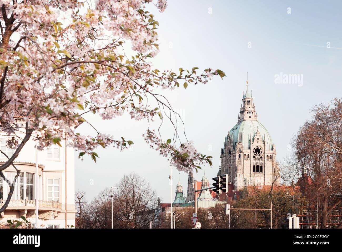 Spring in Hanover: View of the New Town Hall Stock Photo - Alamy
