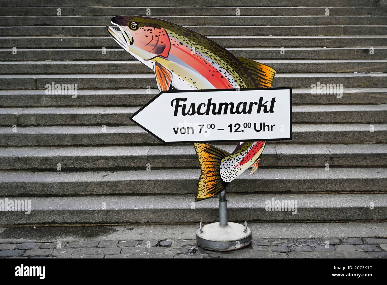 Signpost fish market Stock Photo - Alamy