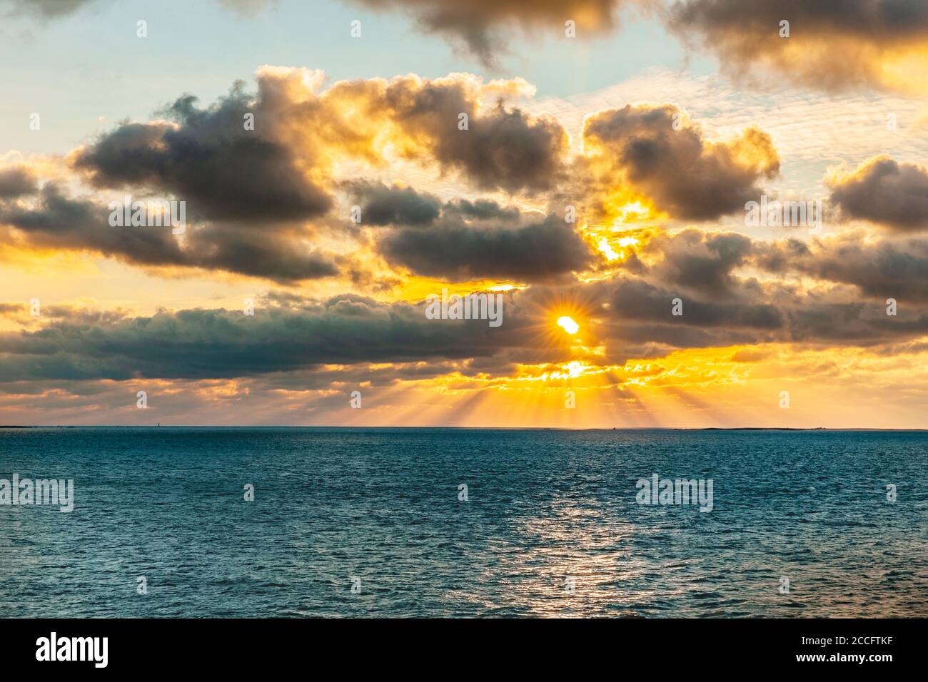 Sunset over pacific ocean oceanside hi-res stock photography and images ...