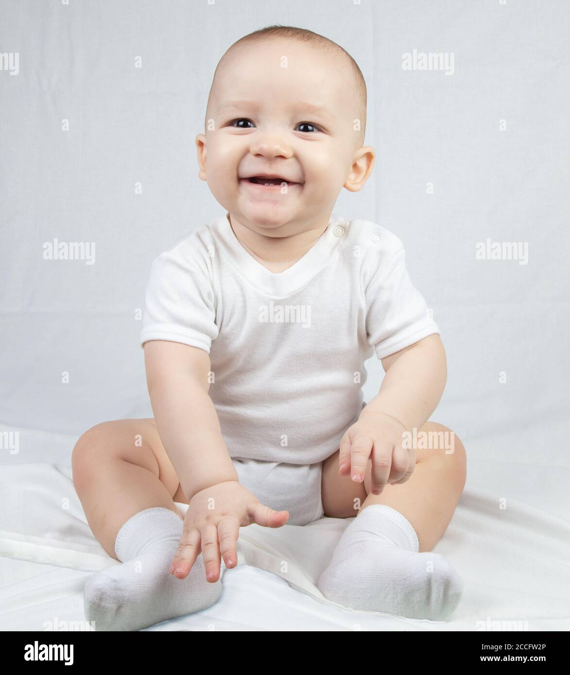 Image of a smiling eight month old baby Stock Photo - Alamy