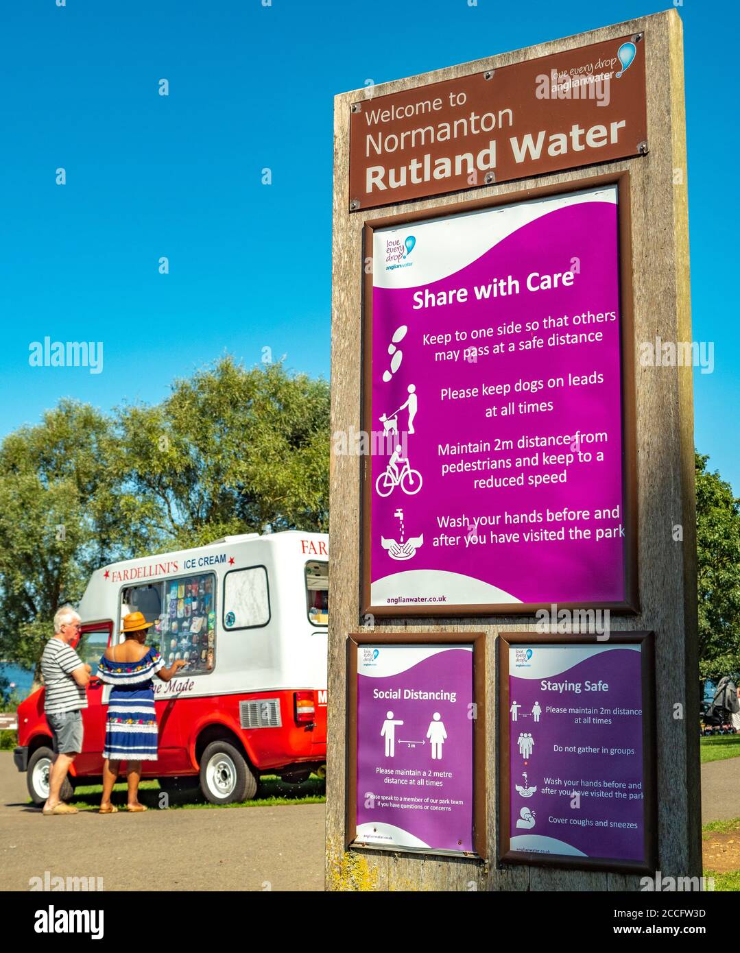 Social distancing notice board (during coronavirus / covid-19 pandemic ...