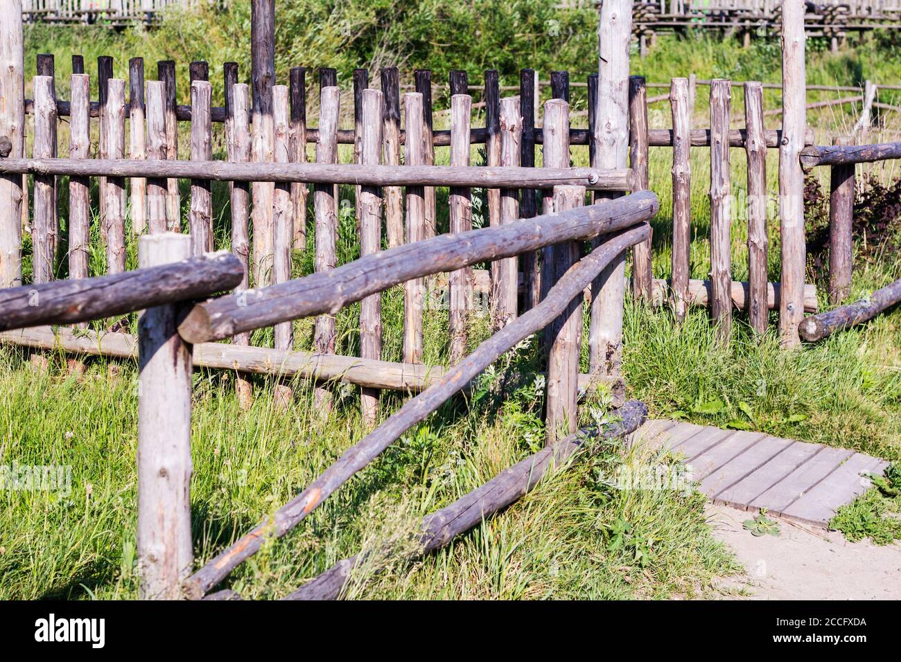 Open wooden fence hi-res stock photography and images - Alamy