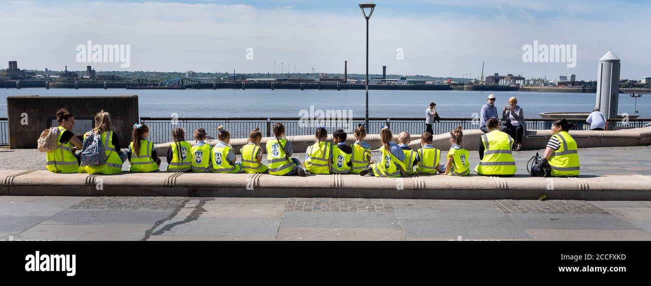 Children high vis hi-res stock photography and images - Alamy