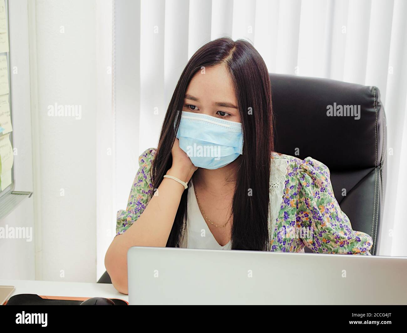 Woman boss office desk hi-res stock photography and images - Alamy