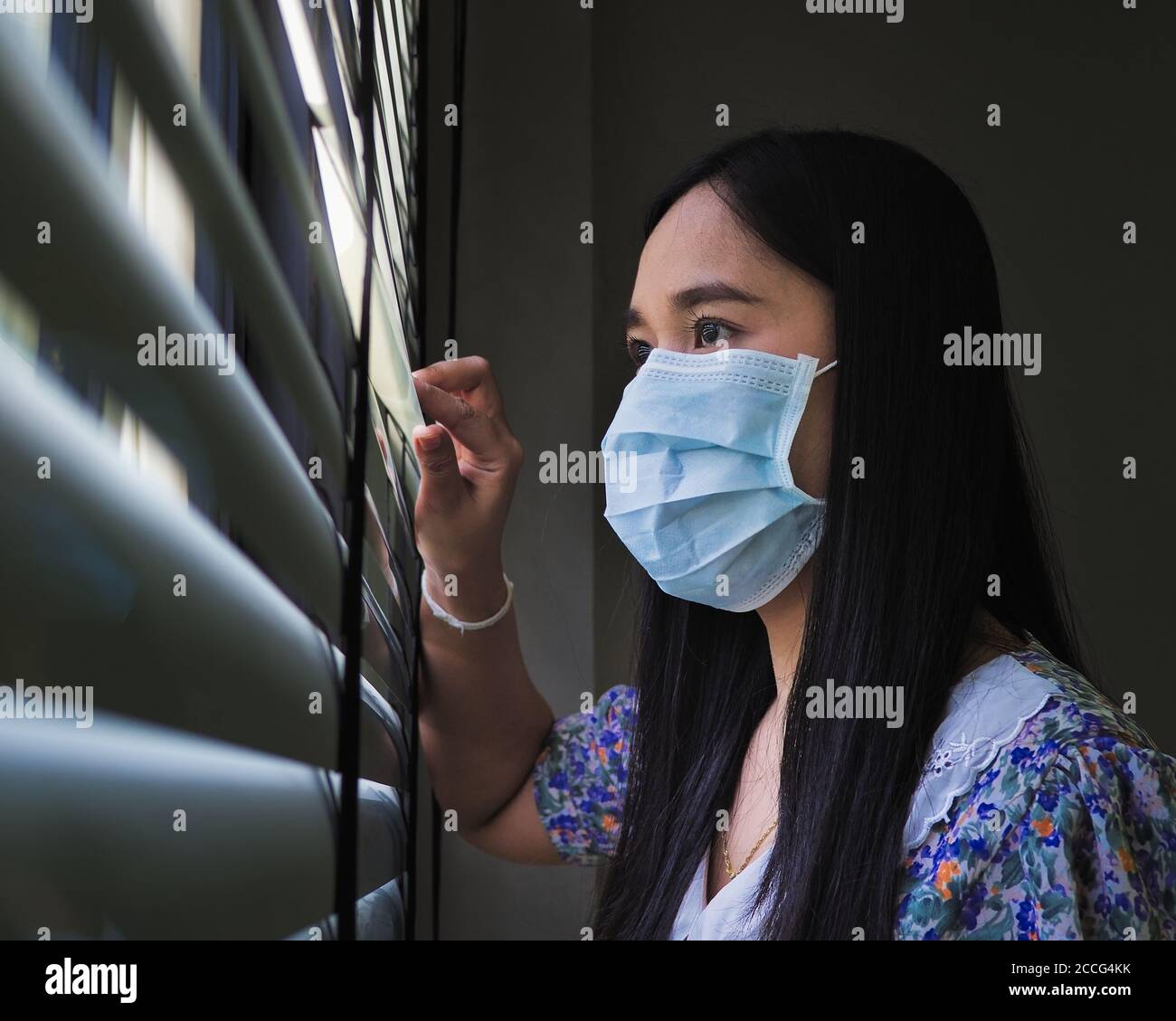 Indoor mask hi-res stock photography and images - Alamy