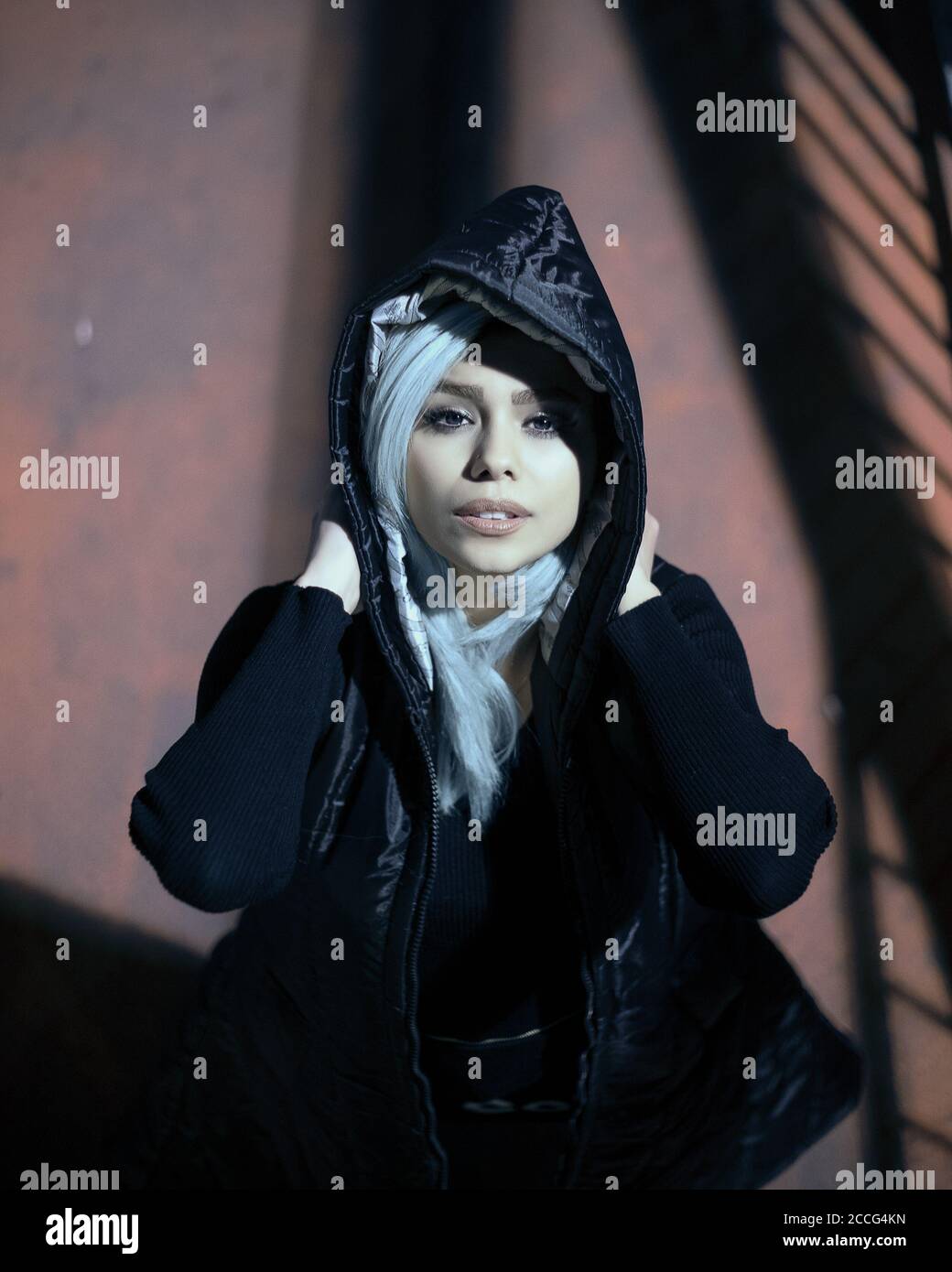 Persian model modeling hi-res stock photography and images - Alamy