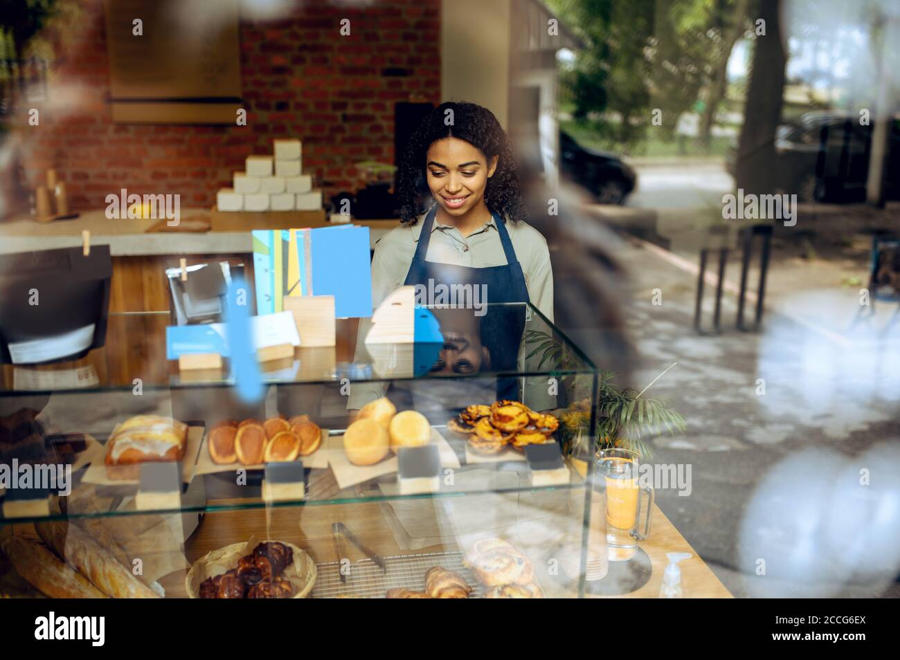 Showcase desserts in cafe hi-res stock photography and images - Alamy