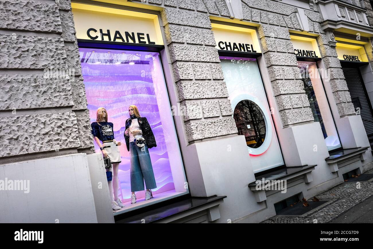 Chanel building hi-res stock photography and images - Alamy
