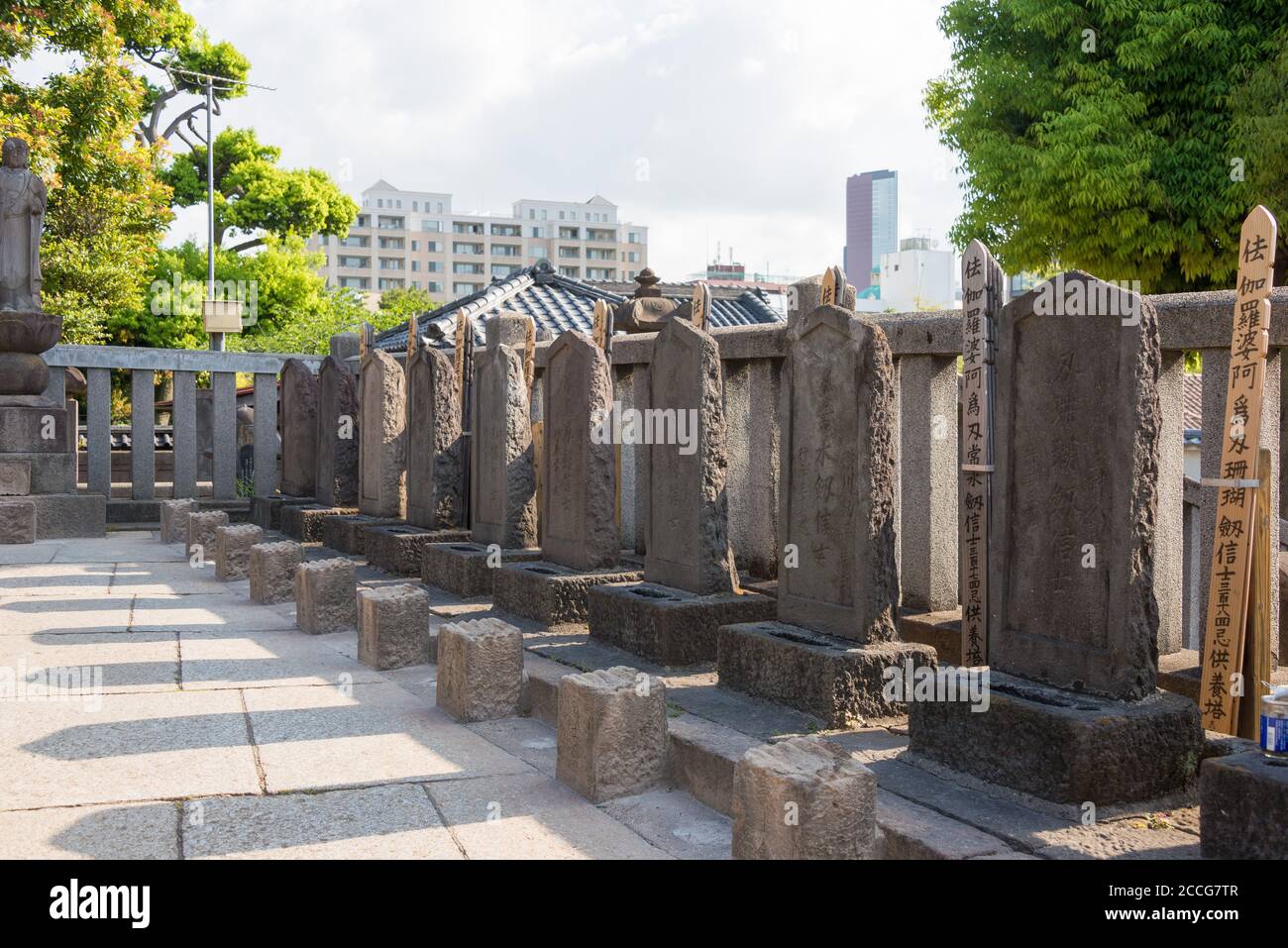 Tokyo, Japan - 47 ronin graves at Sengaku-ji Temple in Tokyo, Japan ...