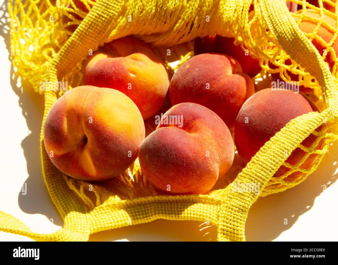 Yellow mesh bag of orange hi-res stock photography and images - Alamy