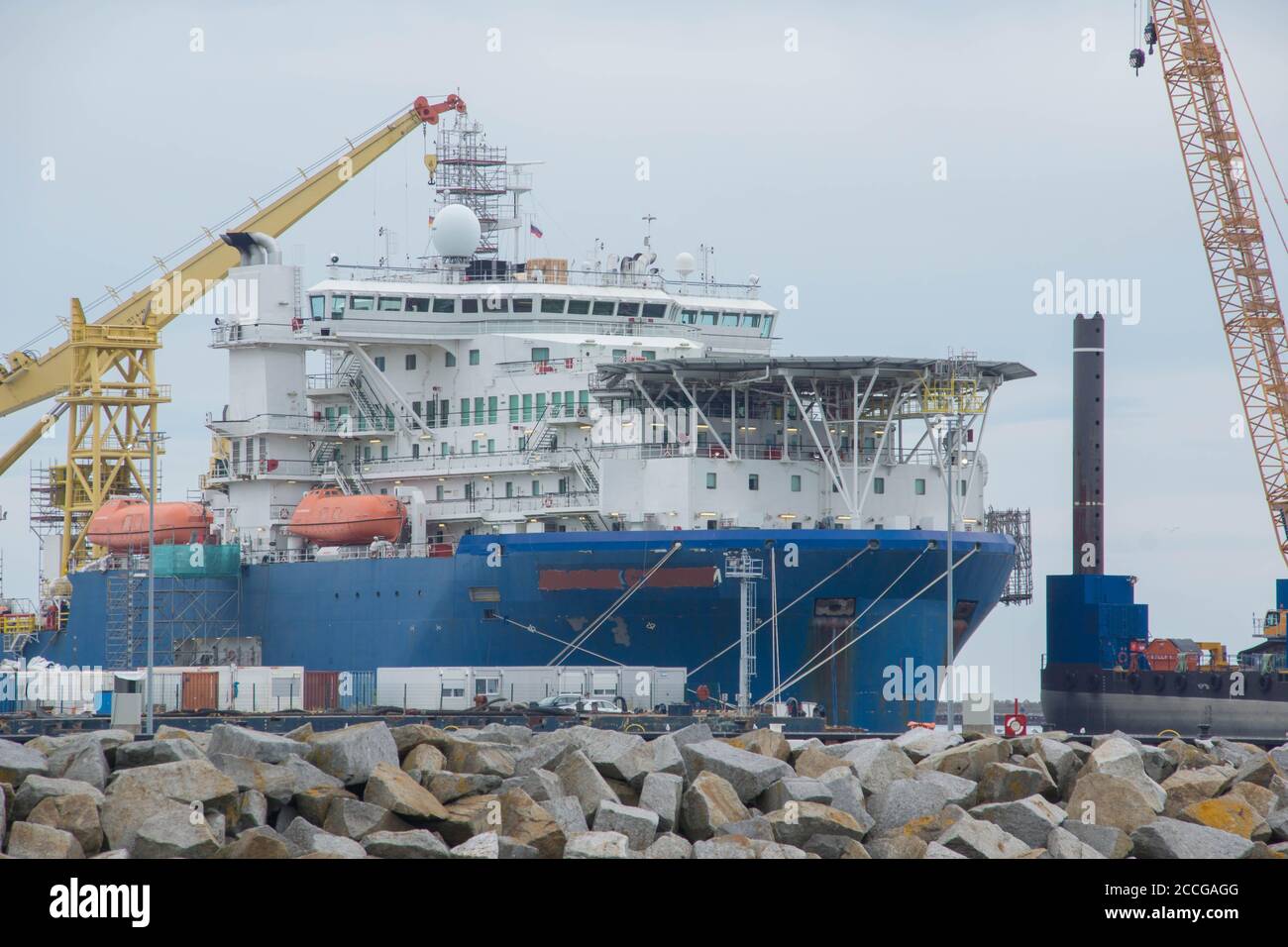 Pipe laying ship hi-res stock photography and images - Alamy